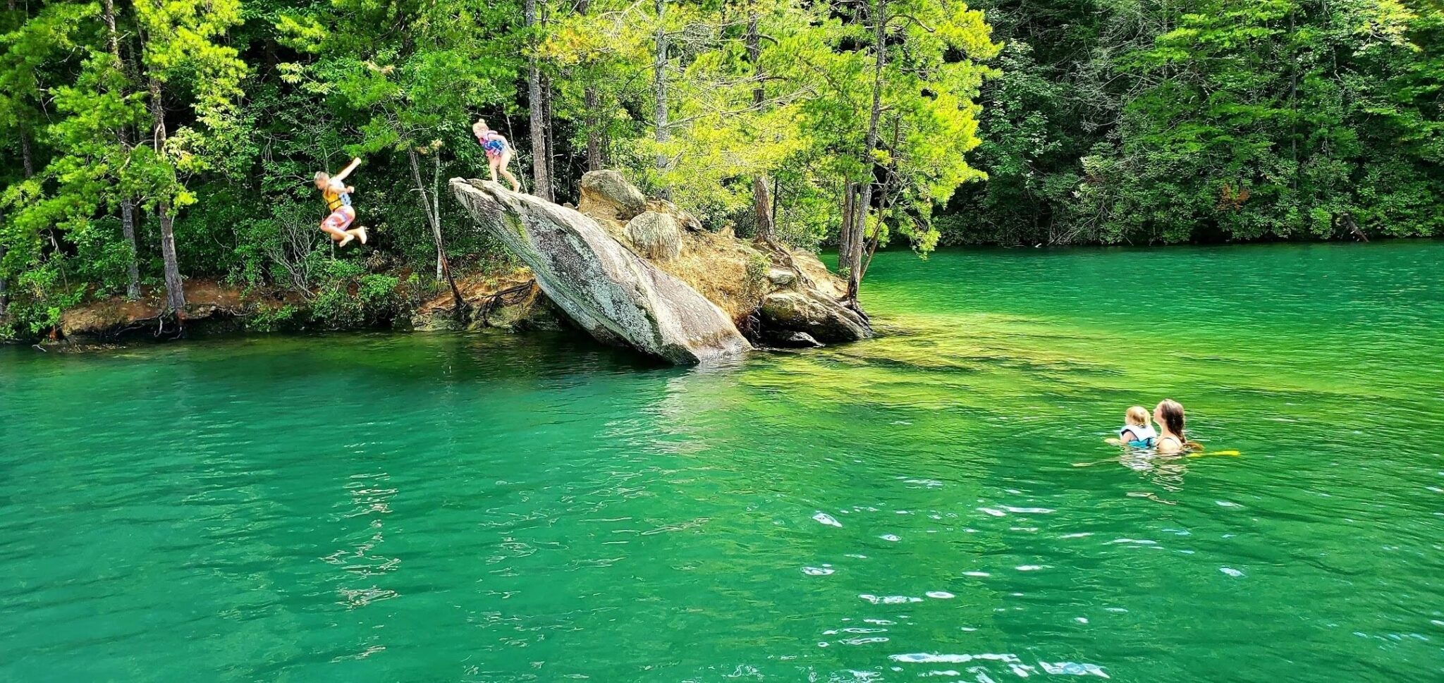 Hiking and Camping Around Lake Jocassee in South Carolina - Perservance ...
