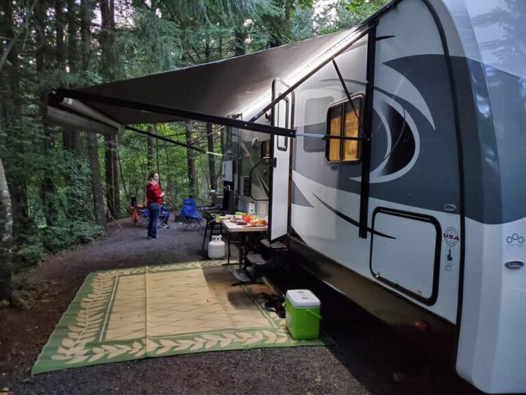 Hiking and Camping Around Lake Jocassee in South Carolina - Perservance ...